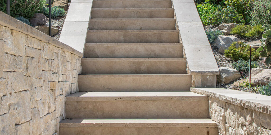 Travertine-capping-and-steps | Mármol Perú